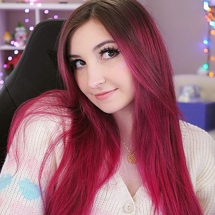 vixella | Twitter, Instagram, YouTube, Twitch | Linktree