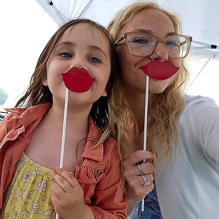 shrinking.kim | Twitter, Instagram, TikTok, Twitch | Linktree