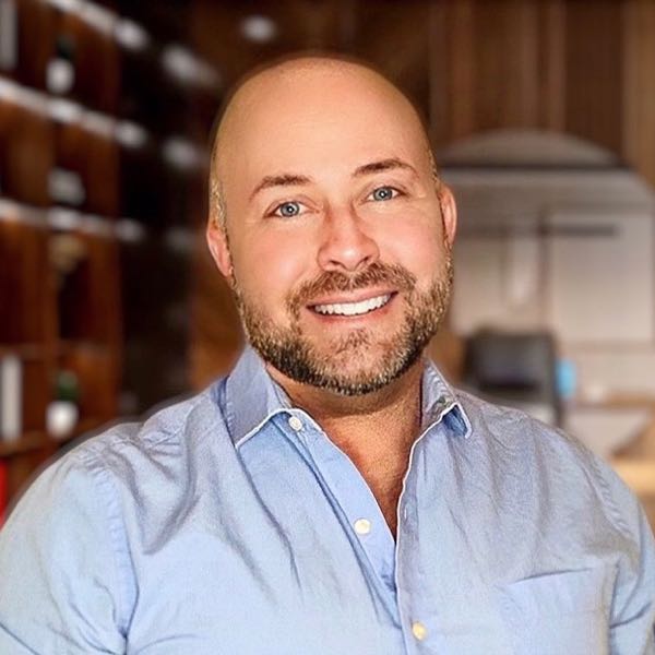 Self-Published Author | Twitter, Instagram, Facebook | Linktree