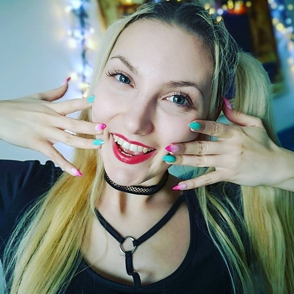 Your lovely Dolly streamer! | Instagram, Facebook, TikTok | Linktree