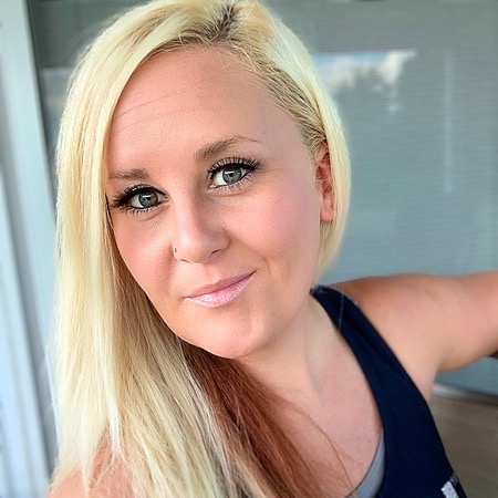 Emily Nicholson | Instagram, Facebook, TikTok | Linktree