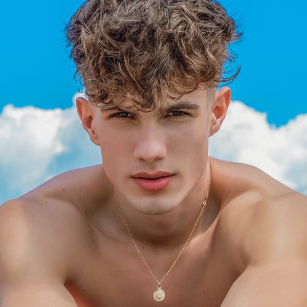 elcesardaniell | Twitter, Instagram, Facebook | Linktree