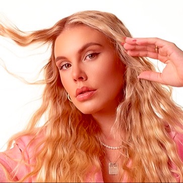 BELLA SKYLLER | Instagram, Facebook | Linktree