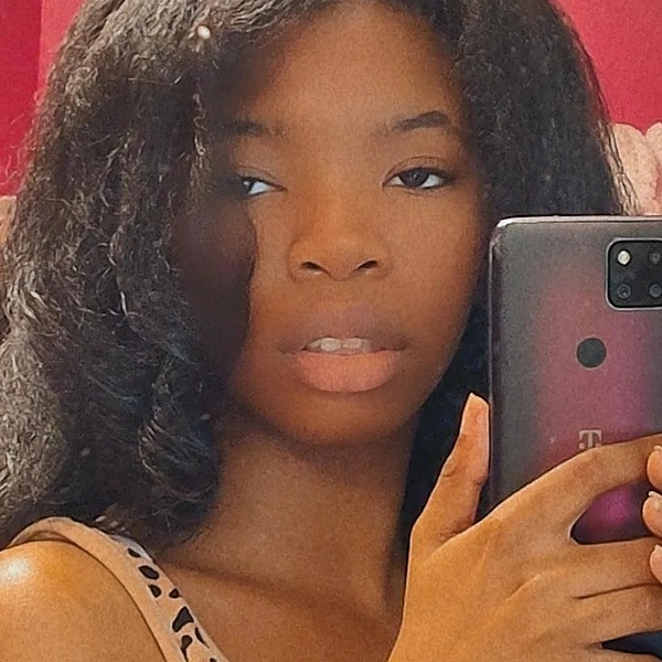 Valentina Ricci | Twitter, Instagram, TikTok | Linktree