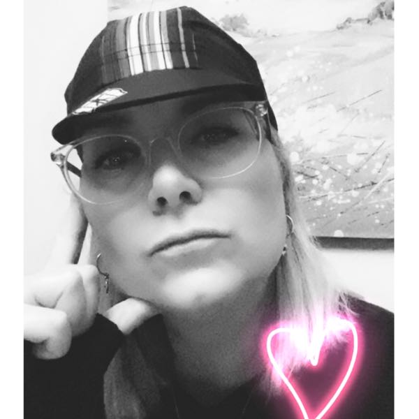 Anna Mac | Twitter, Instagram | Linktree