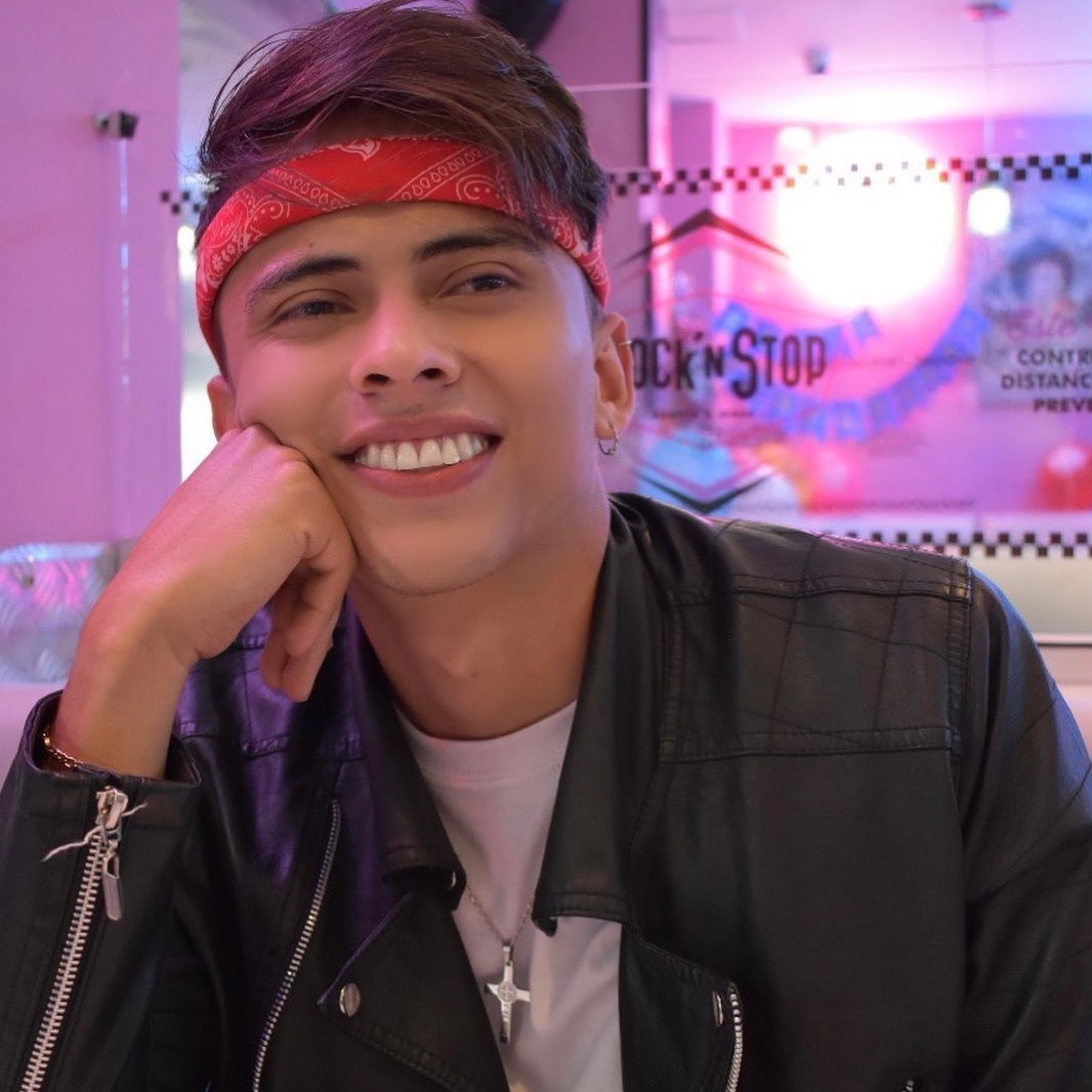 moreno_julian_ | Twitter, Instagram, Facebook, TikTok | Linktree