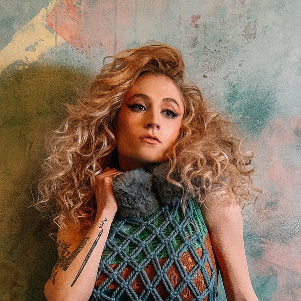 Janet Devlin | Twitter, Instagram, Facebook, TikTok, Twitch | Linktree