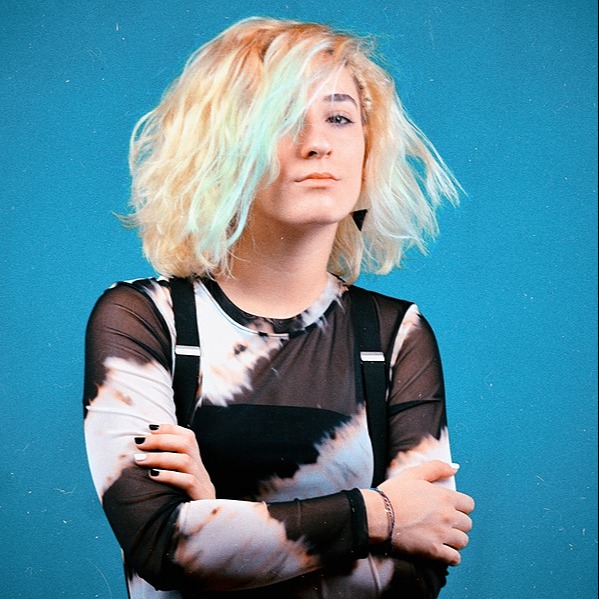 María González | Twitter, Instagram, YouTube, Spotify | Linktree