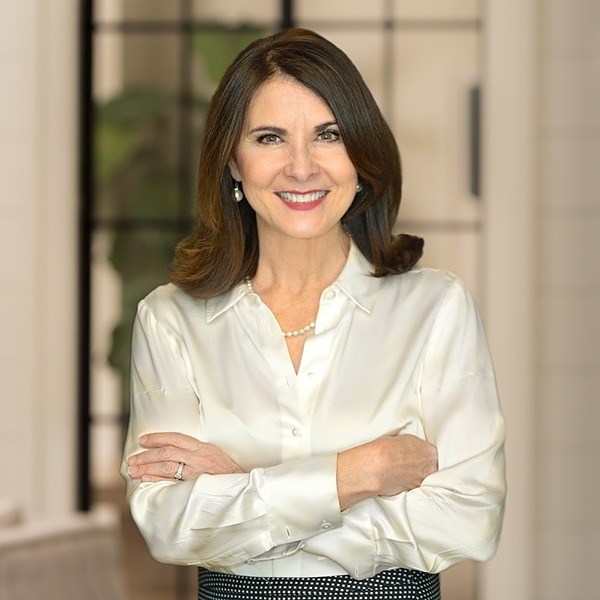 CYNTHIA LIPPERT | Instagram, Facebook | Linktree