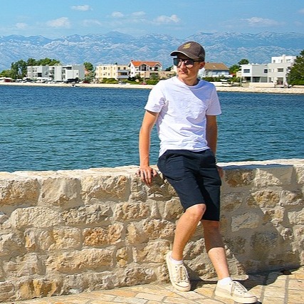 Van Achter Yannis | Instagram, Facebook | Linktree