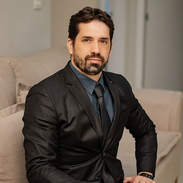 Dr. Marcus Borba | Instagram, Facebook | Linktree