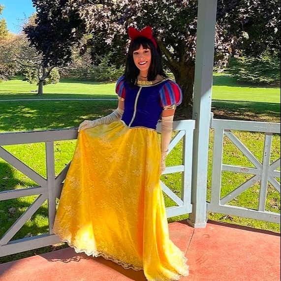 royal.characters | Twitter, Instagram, Facebook | Linktree