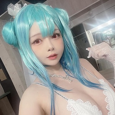 hachi_cosplay | Twitter, Instagram, Facebook | Linktree