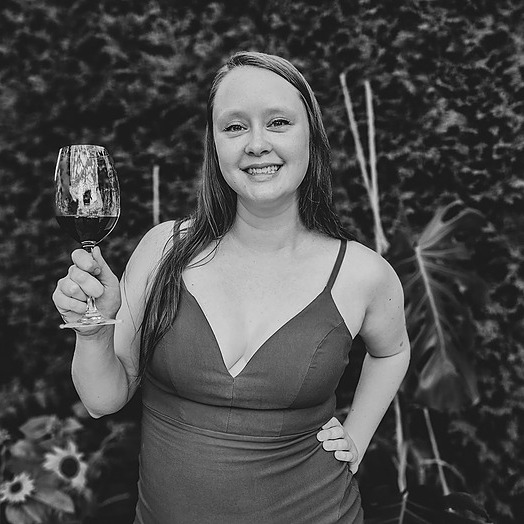 6 figs CEO & Biz Coach | Instagram, Facebook | Linktree