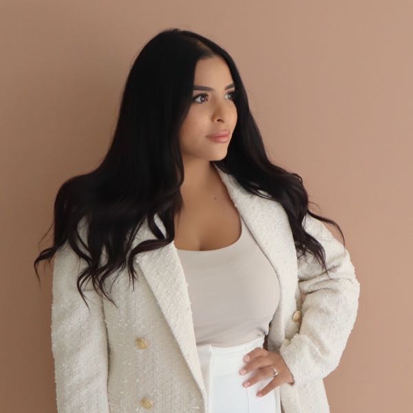 Zenia De Los Santos | Instagram, Facebook | Linktree