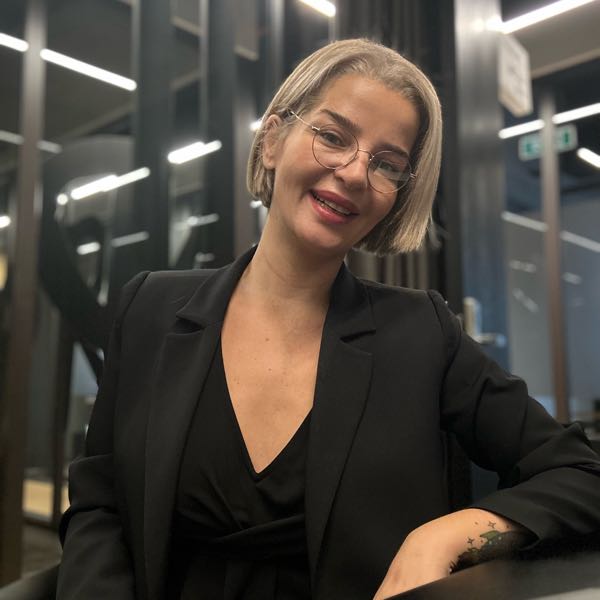 Sinem Saka | Twitter, Instagram, TikTok | Linktree