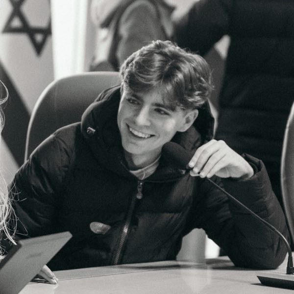 Warren Robie | Instagram, TikTok | Linktree