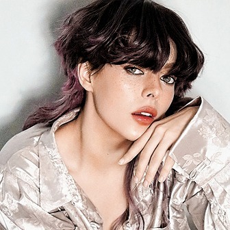 Kirsten Riaa | Twitter, Instagram, TikTok, Twitch | Linktree