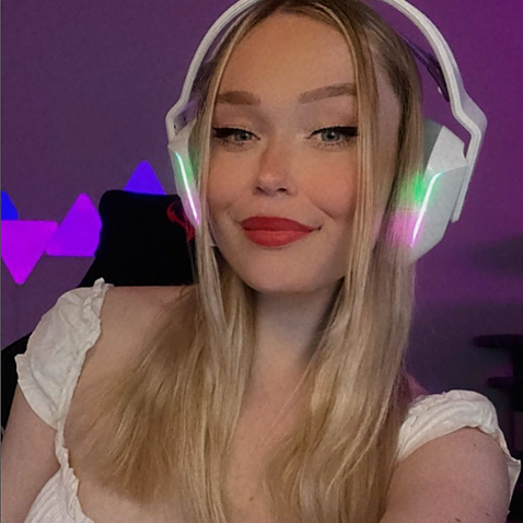 TanQueen | Twitter, Instagram, TikTok, Twitch | Linktree