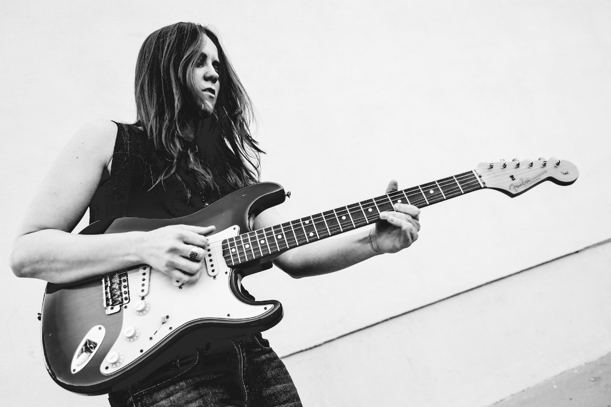 Angela Petrilli - Guitarist | Twitter, Instagram, TikTok | Linktree