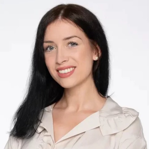 EMILY STEPHENS | Instagram, Facebook | Linktree