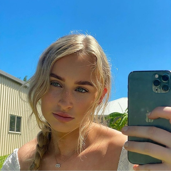 Rosie Fox Twitter Instagram Tiktok Twitch Linktree