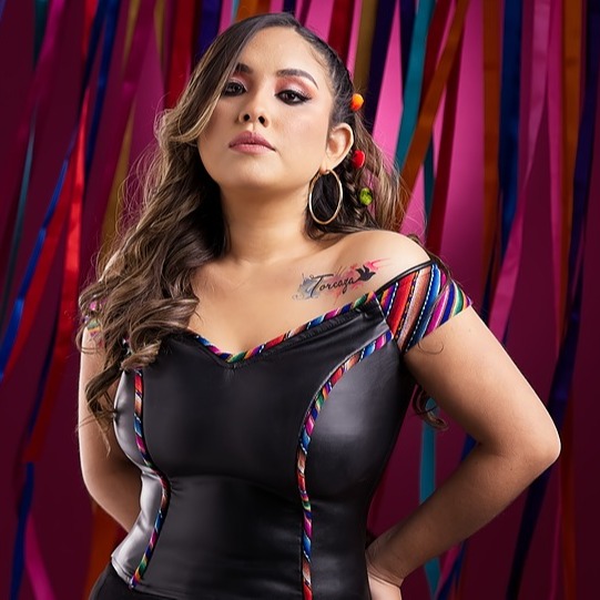 Daniela Prado | Instagram, Facebook | Linktree