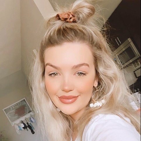 ARIANNA WALLACE | Instagram, TikTok | Linktree