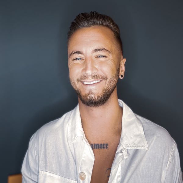 Robin | Instagram, TikTok | Linktree