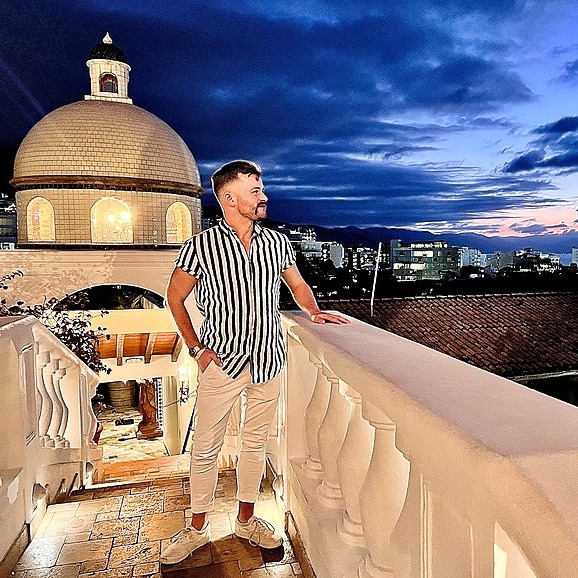 Aaron Mathew Moen | Instagram, Facebook | Linktree