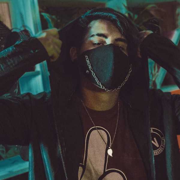 Mukade Kane | Twitter, Instagram, Facebook, TikTok, Twitch | Linktree