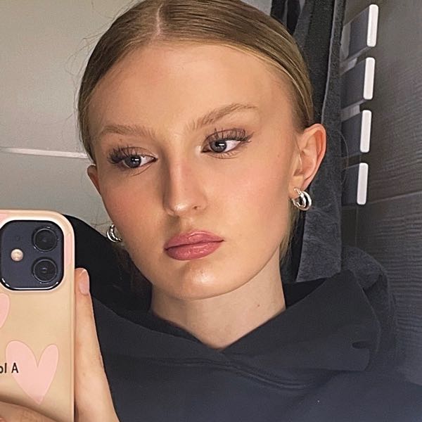 Marie | Instagram, TikTok, Twitch | Linktree