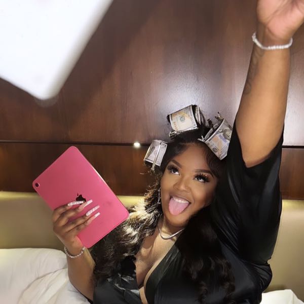 Ready to be a boss babe? | Instagram, Facebook, TikTok | Linktree