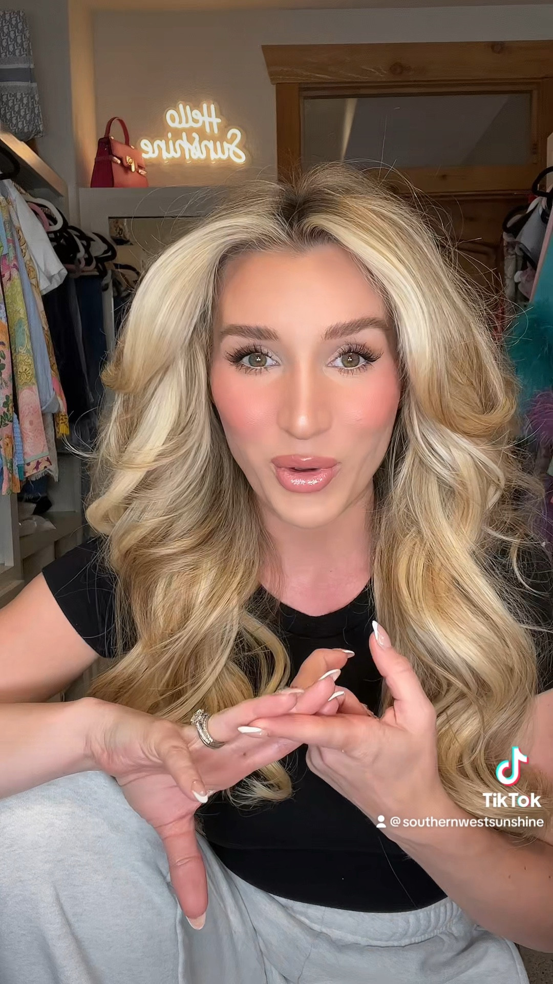 ASHLEY WEST | Instagram, TikTok | Linktree