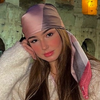 Nicole Tulcheski | Instagram, TikTok | Linktree