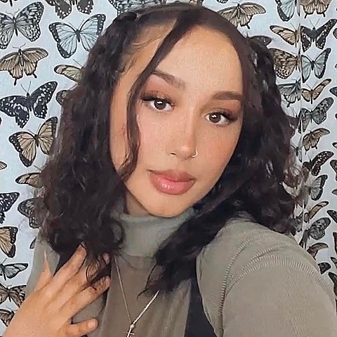 Izzygg | Twitter, TikTok | Linktree