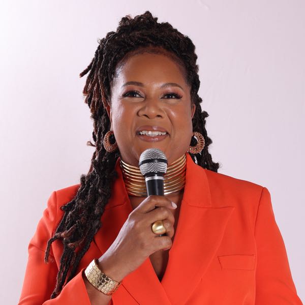 Shannon Simpson Shand | Twitter, Instagram, Facebook | Linktree